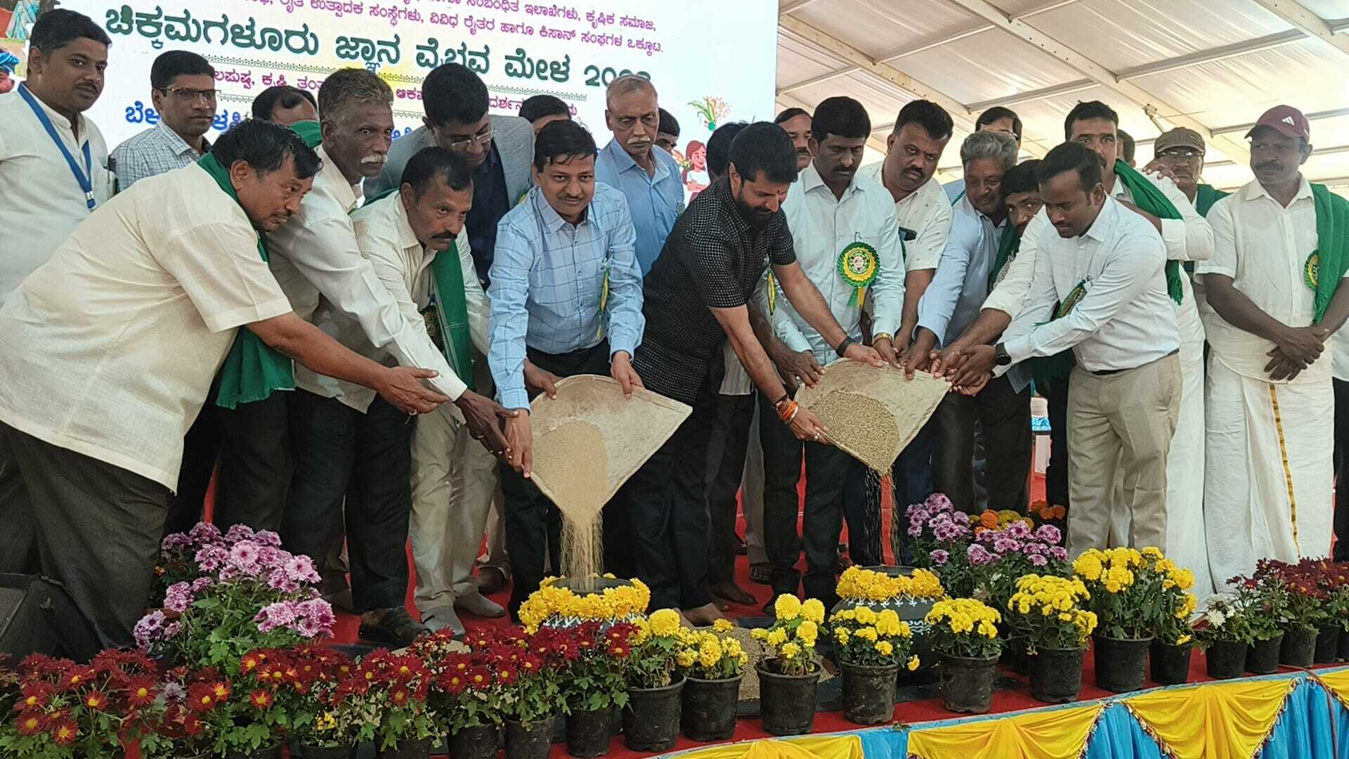 Chikkamagaluru Utsava: ಆಟೋಕ್ರಾಸ್ ಮೋಟಾರ್ ಸ್ಪೋಟ್ಸ್‌ ರೇಸ್, ಶ್ವಾನ ಮೇಳದ ...