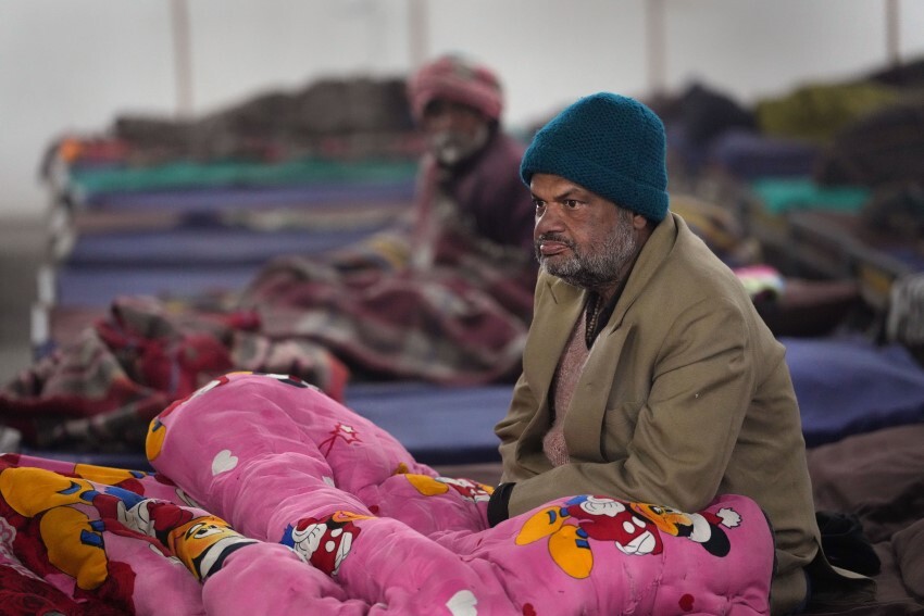 Delhi Winter: Homeless People Suffer As Biting Cold In Delhi; See ...
