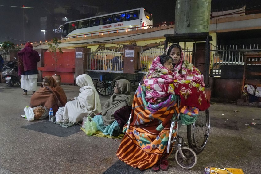 Delhi Winter: Homeless People Suffer As Biting Cold In Delhi; See ...