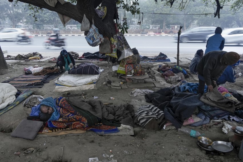 Delhi Winter: Homeless People Suffer As Biting Cold In Delhi; See ...