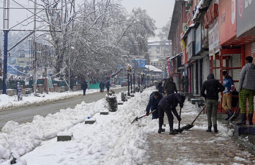 Fresh Snowfall In Srinagar In India 2023; See Photos - Oneindia