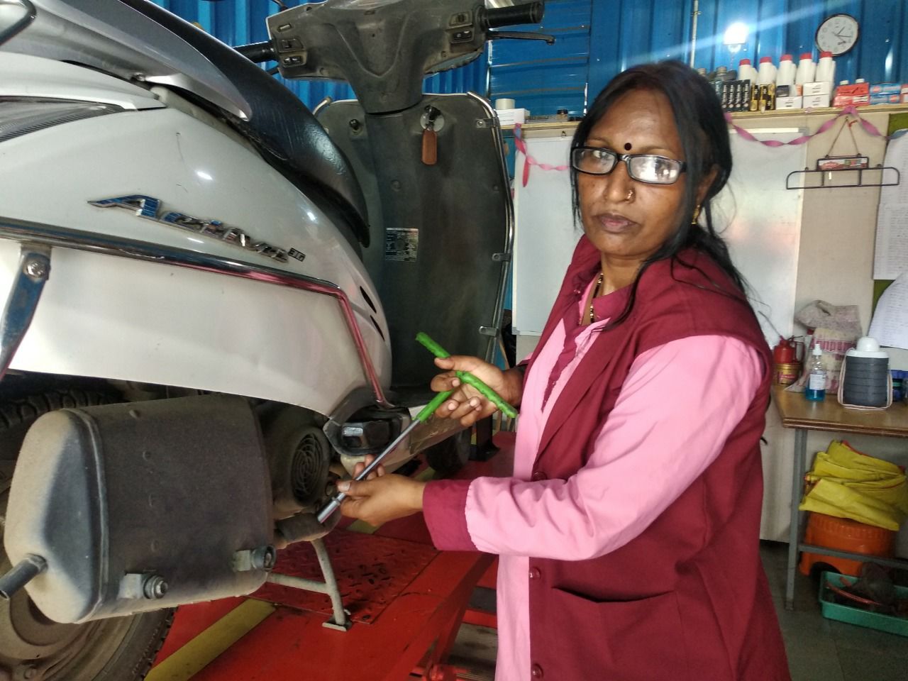 Mahila Mechanic Garage Yantrika Indore : देश का पहला ऐसा गैराज, जहां ...