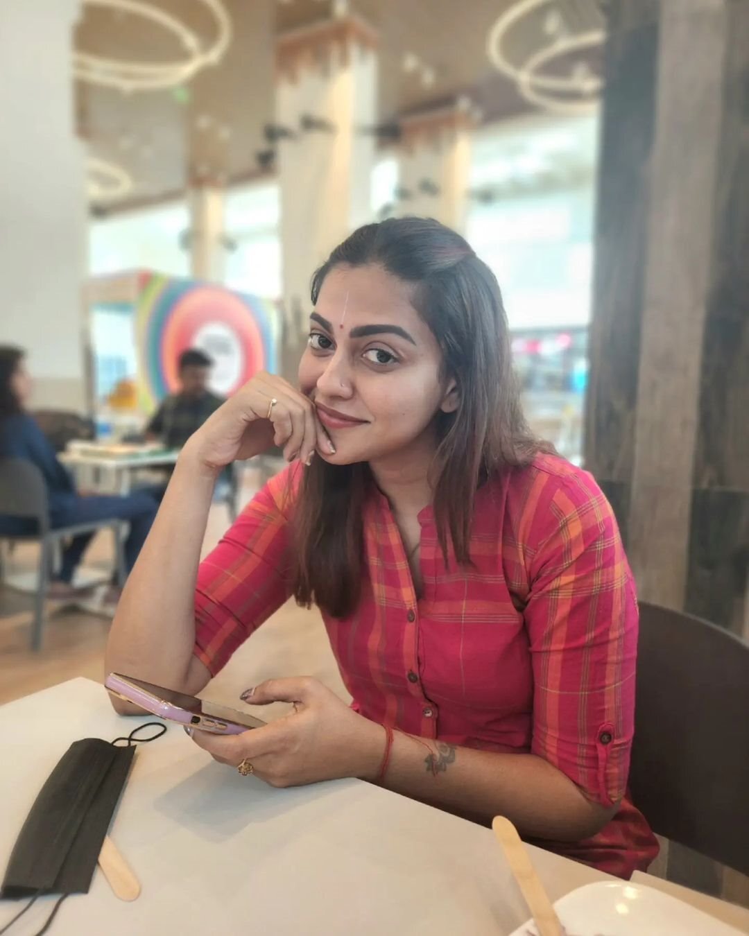 Anusree: റെഡിൽ തിളങ്ങി അനുശ്രീ... ചിത്രങ്ങളിൽ നിന്നും കണ്ണെടുക്കാ ...