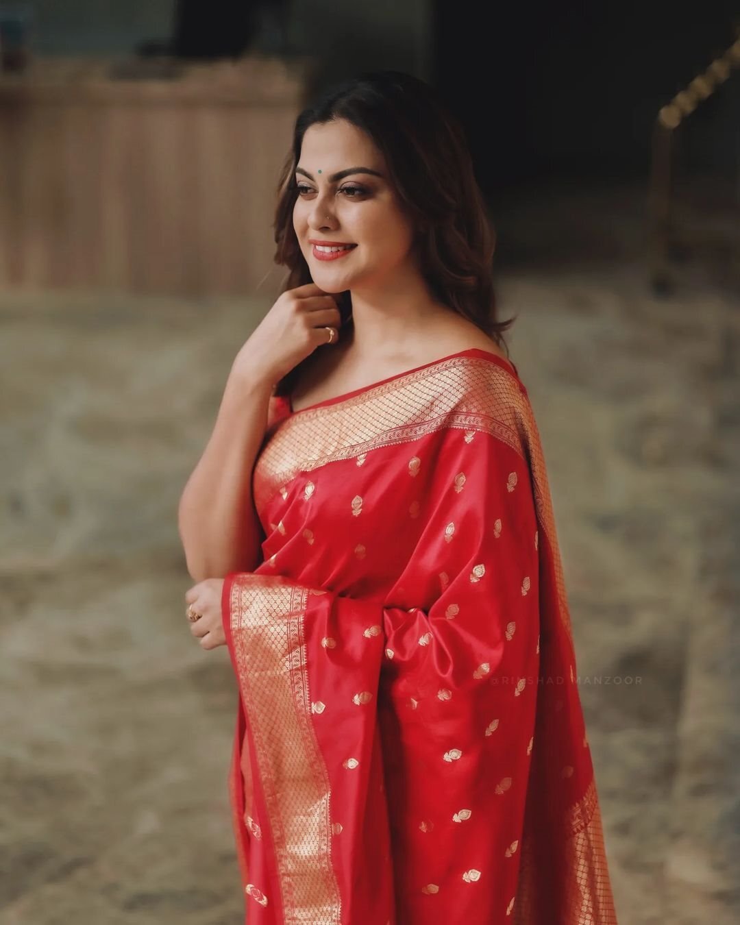 Anusree: റെഡിൽ തിളങ്ങി അനുശ്രീ... ചിത്രങ്ങളിൽ നിന്നും കണ്ണെടുക്കാ ...