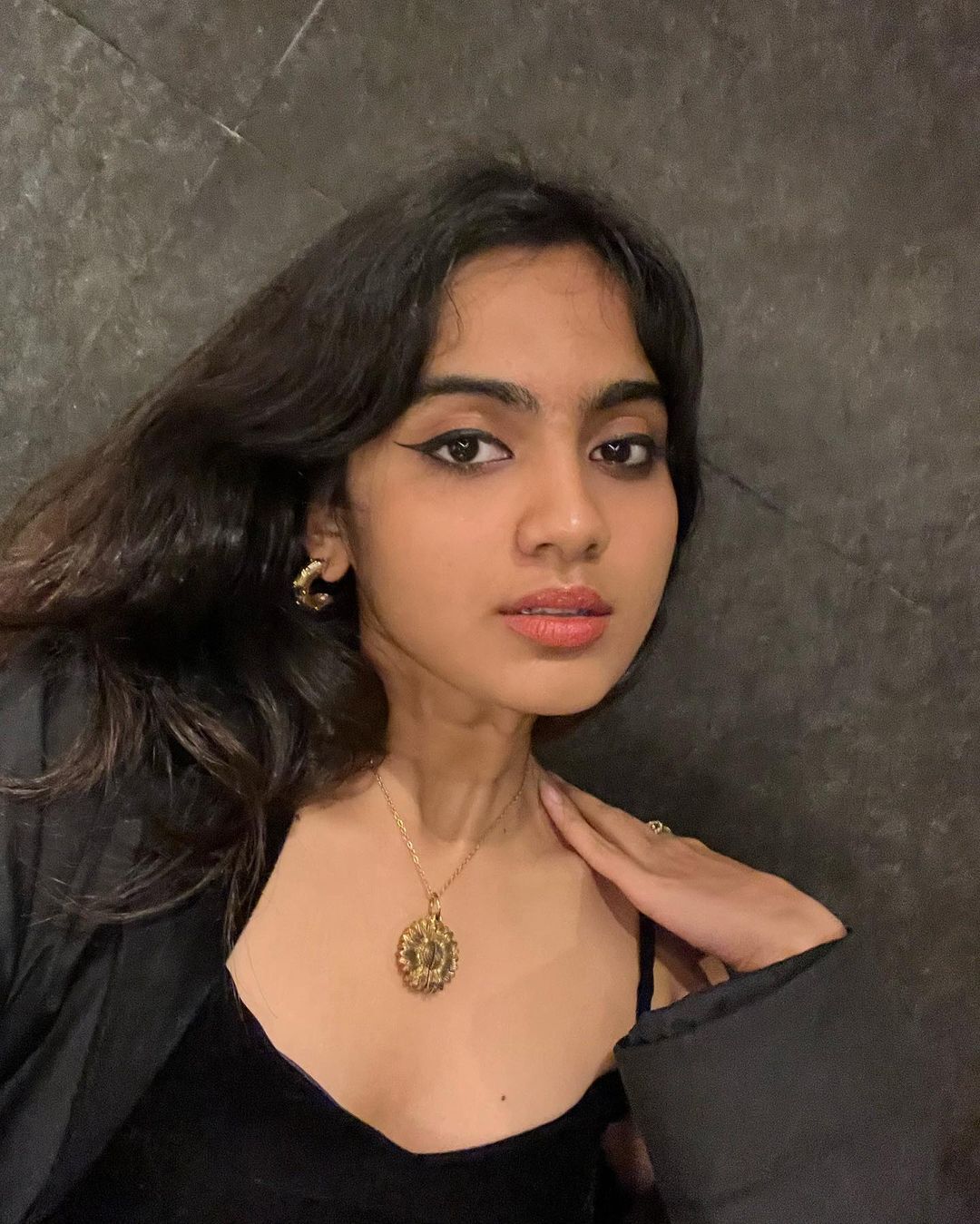 Devika Sanjay: സാരിയിൽ ക്യൂട്ട് ലുക്കുമായി ദേവിക സഞ്ജയ്... നടിയുടെ പുത്തൻ ചിത്രങ്ങൾ ഏറ്റെടുത്ത് ...