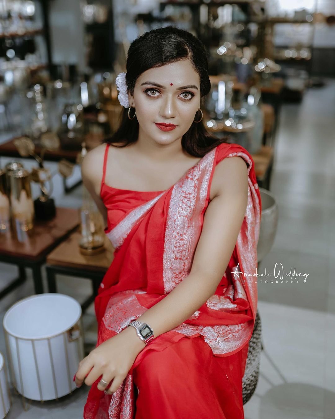 Mareena Michael Kurisingal: വൈറ്റ് ആന്റ് റെഡിൽ കലക്കൻ ചിത്രങ്ങളുമായി ...