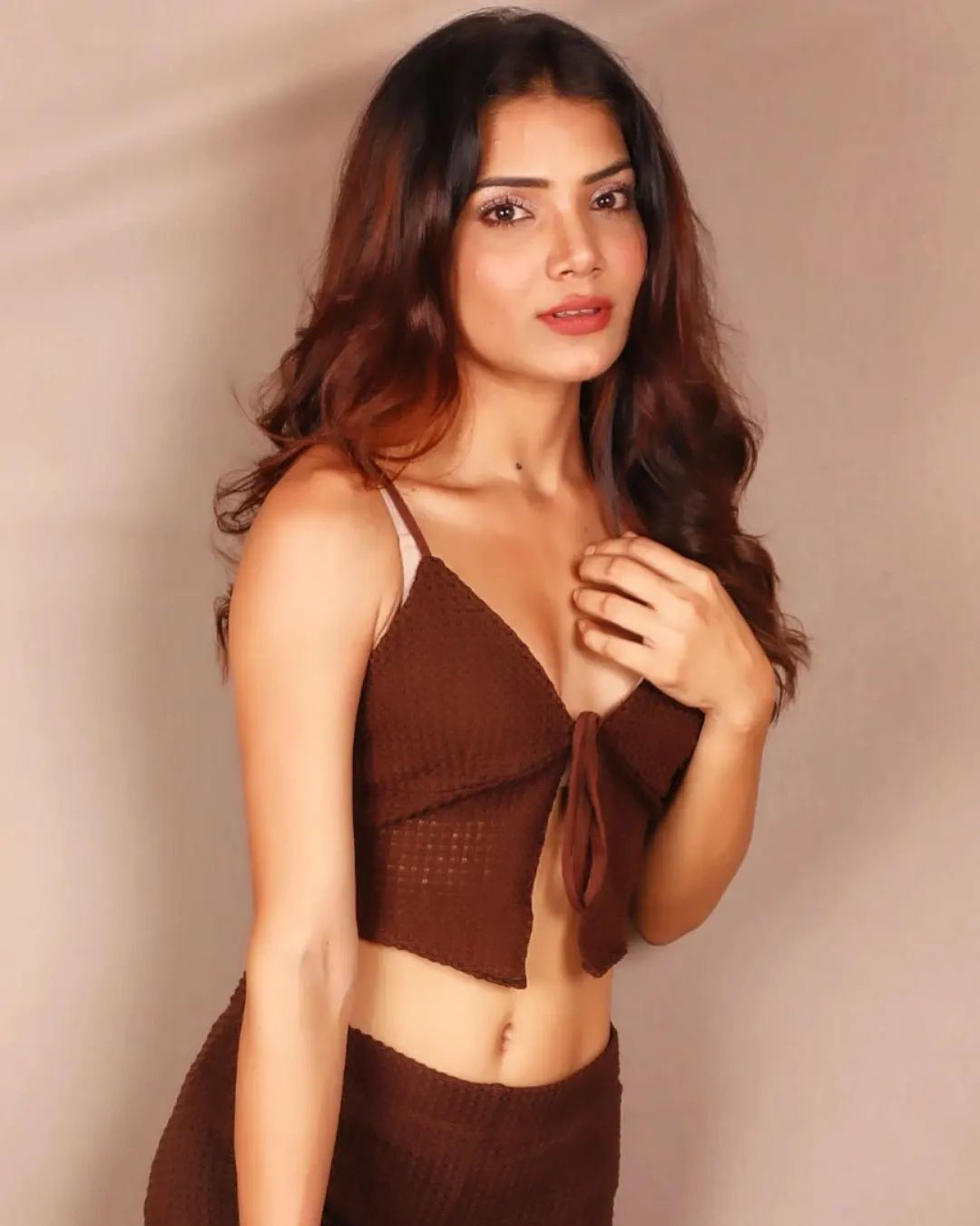 photos : பிளாக் டிரஸ்ஸில் தாறுமாறு போஸில் தெறிக்கவிடும் பாலக் சிங்.. கலக்கலான லேட்டஸ்ட் பிக்ஸ் ...