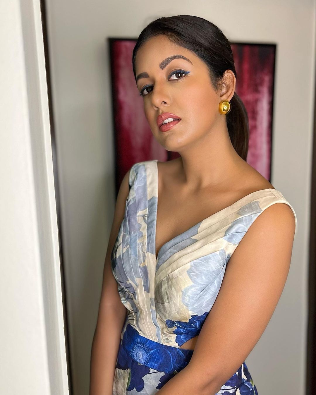 बिकिनी से साड़ी तक हर लुक में ग्लैमरस दिखती हैं अजय देवगन की ऑनस्क्रीन ...