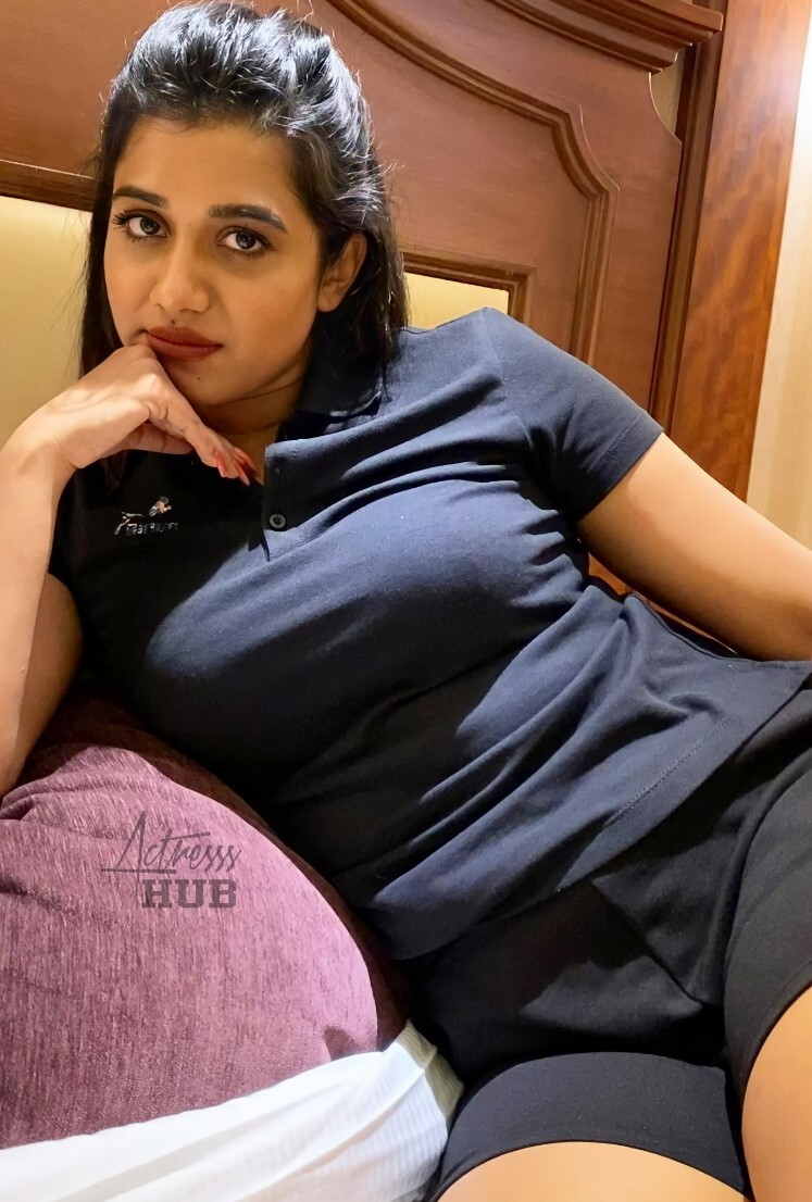 PHOTOS : கால் மேல கால் போட்டு.. செம கூலாக போஸ் கொடுத்த ஷில்பா மஞ்சுநாத்..! | Actress Shilpa ...