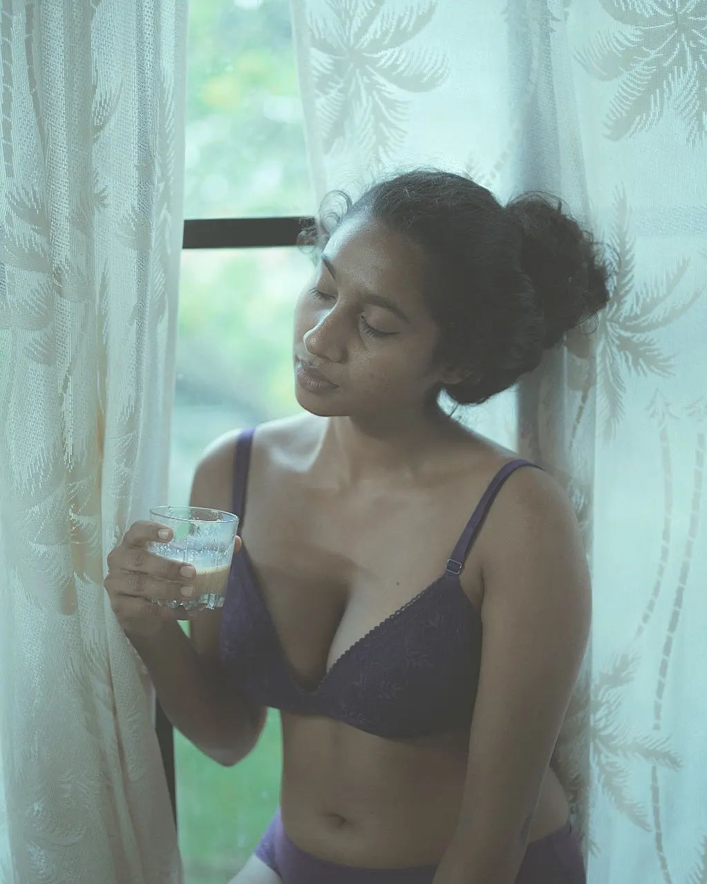 PHOTOS : பிகினியில் சுண்டியிழுக்கும் அழகு.. மலையாள நடிகை அஞ்சனா மோகனின் கலக்கல் பிக்ஸ் ...