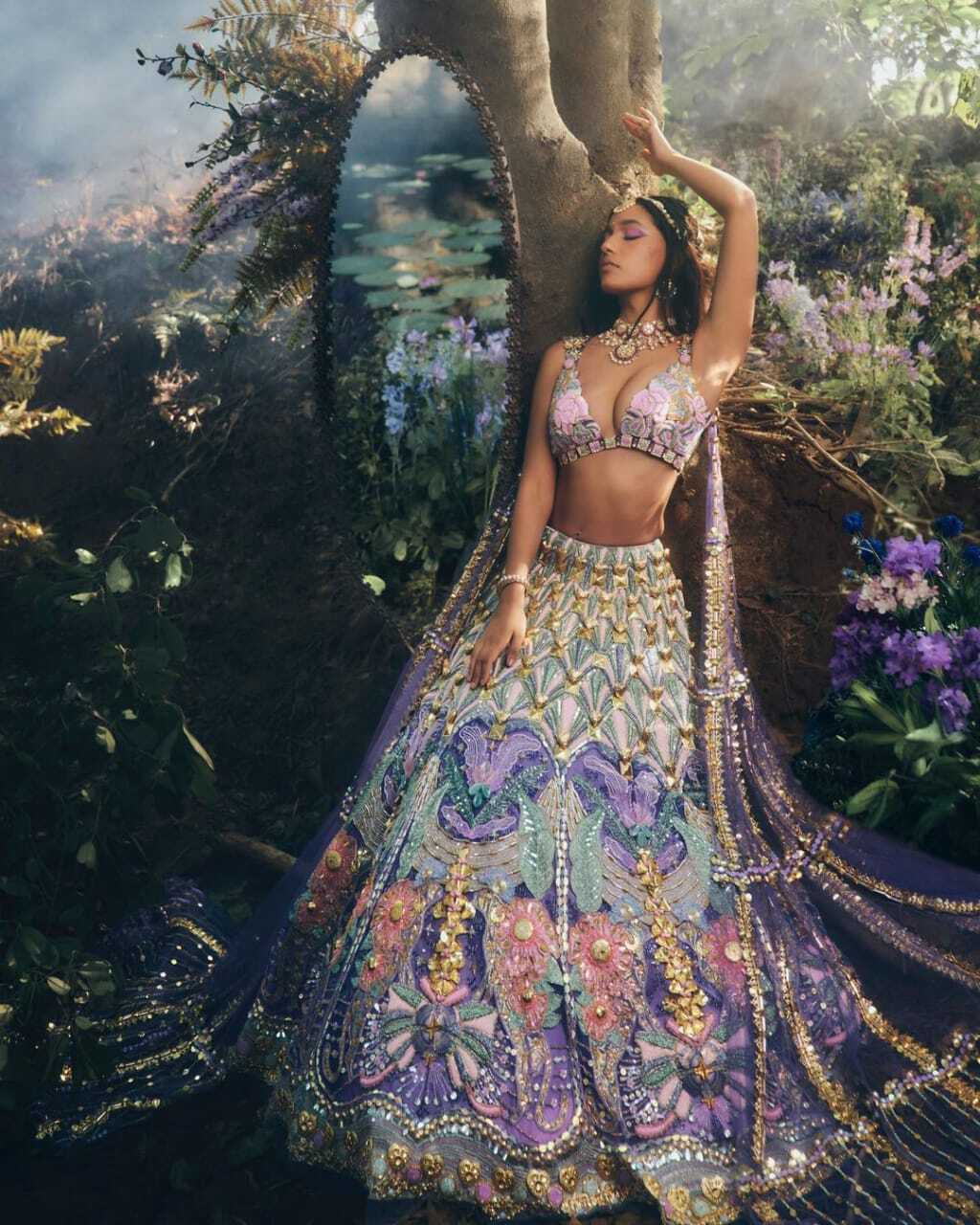 photos : தேவதை ரேஞ்சில் ஸ்டன்னிங் போஸ்.. மாடல் அழகி இஷா கவுரின் வேற லெவல் க்ளிக்ஸ் இதோ ...