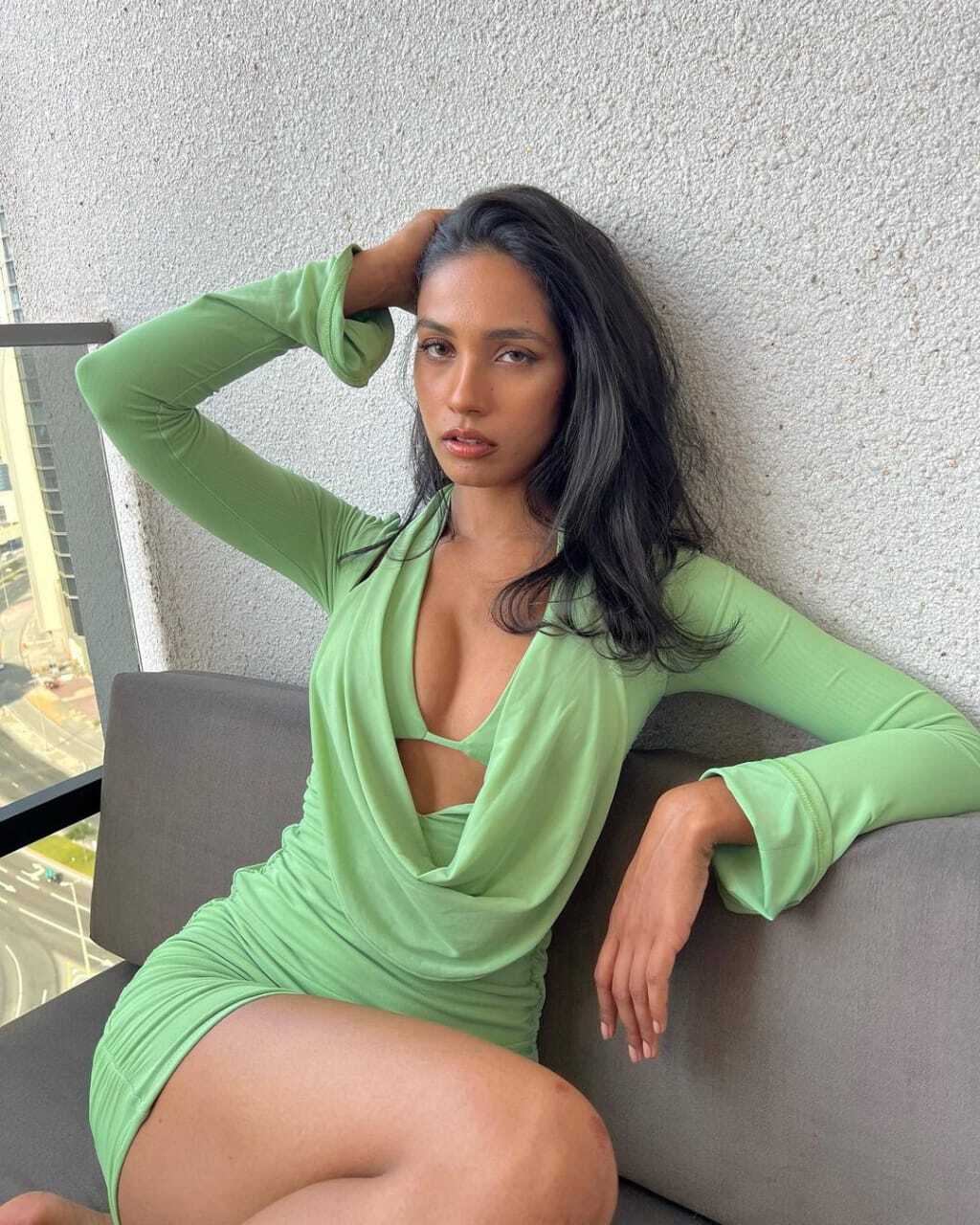 photos : தேவதை ரேஞ்சில் ஸ்டன்னிங் போஸ்.. மாடல் அழகி இஷா கவுரின் வேற லெவல் க்ளிக்ஸ் இதோ ...