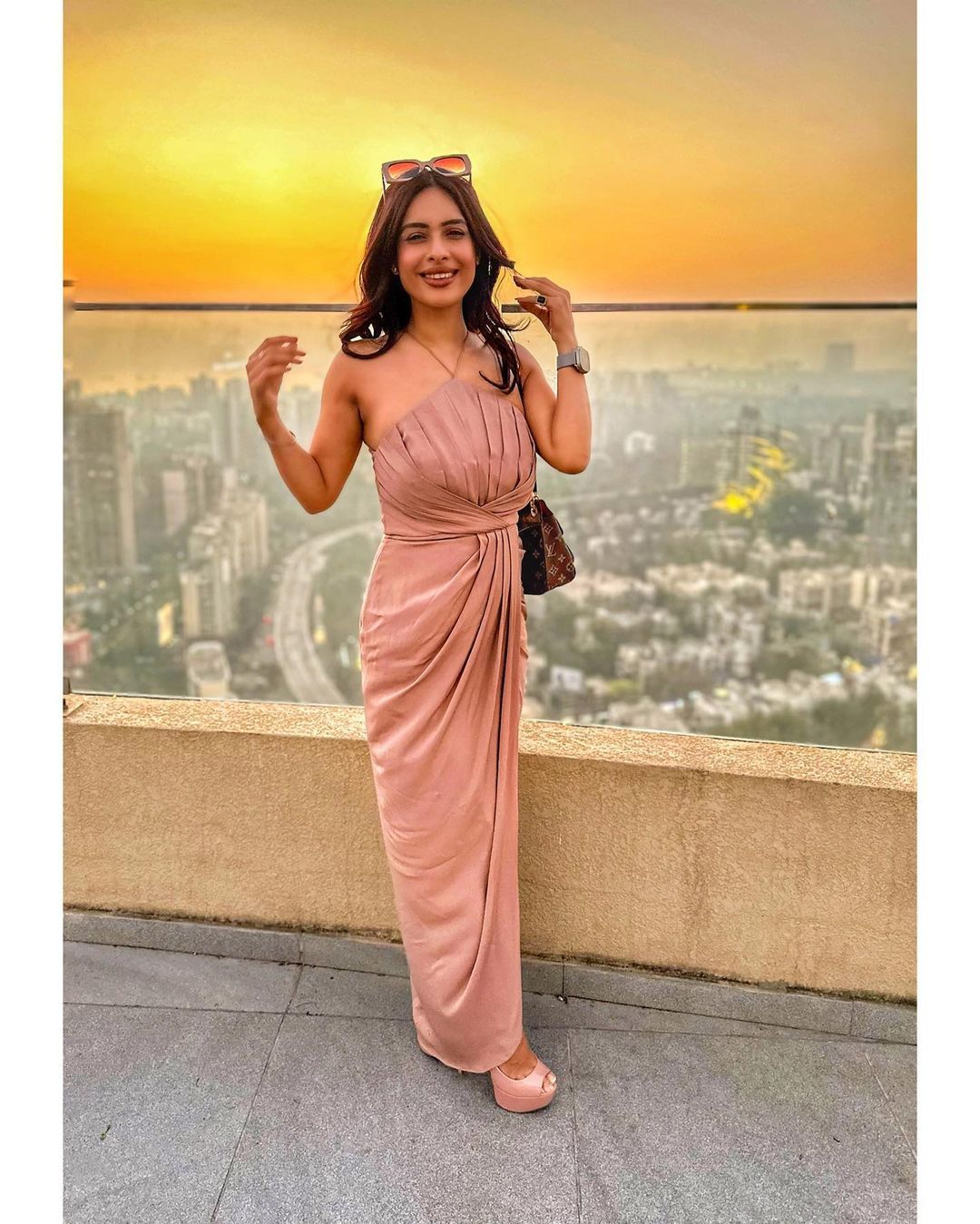 Photos: नेहा मलिक की बोल्ड तस्वीरों ने इंटरनेट पर मचाया बवाल, कातिलाना ...