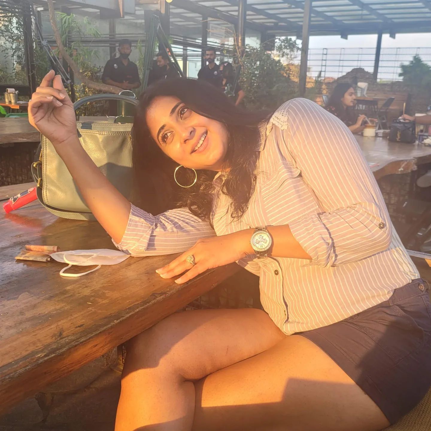 PHOTOS : ஆஹா.. குட்டி டவுசருடன்.. வேற லெவல் போஸ் கொடுத்த கனிஹா ...