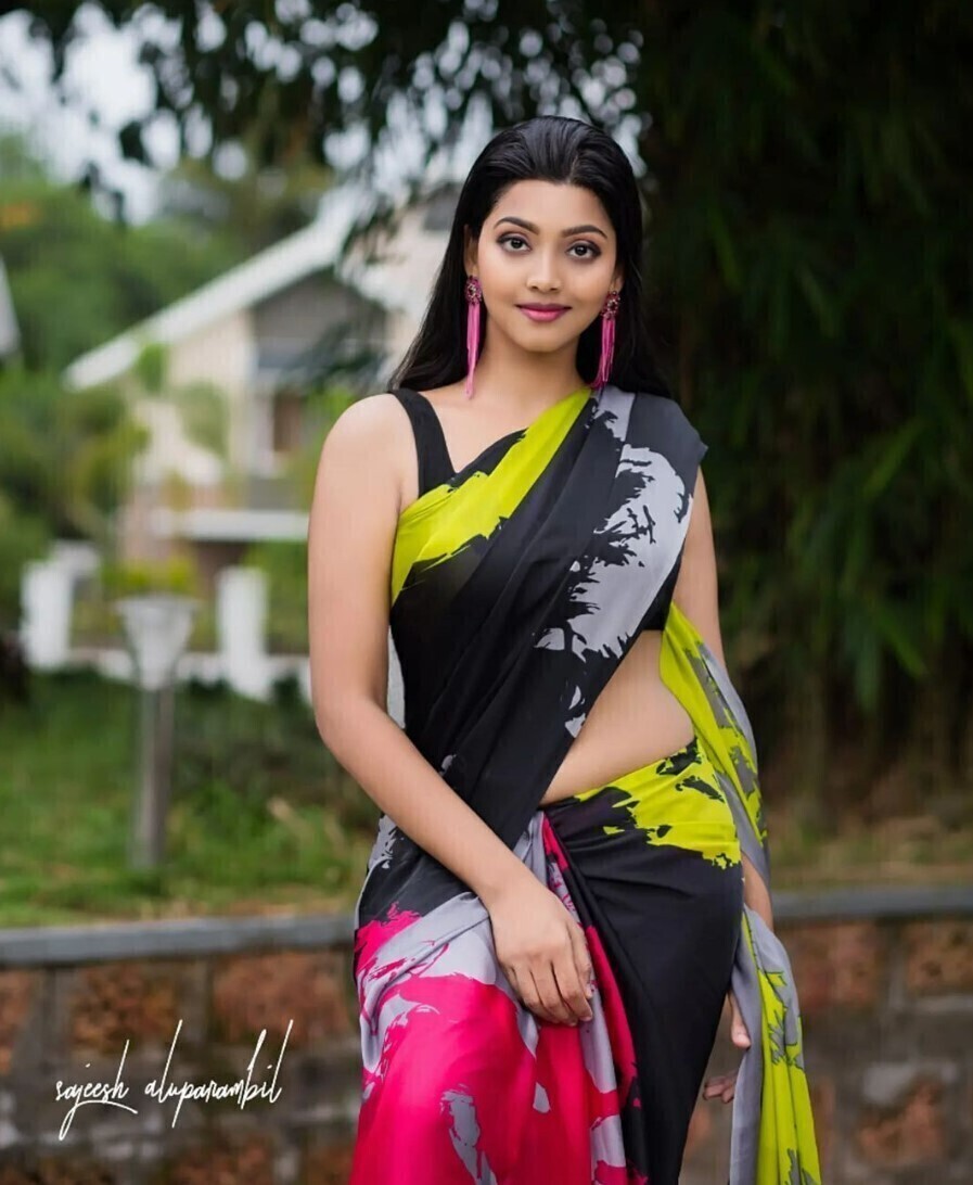 PHOTOS : நீங்களுமா? நீச்சல் குளத்தில்.. ஸ்விம் சூட்டில் ஏங்கவைக்கும் ...
