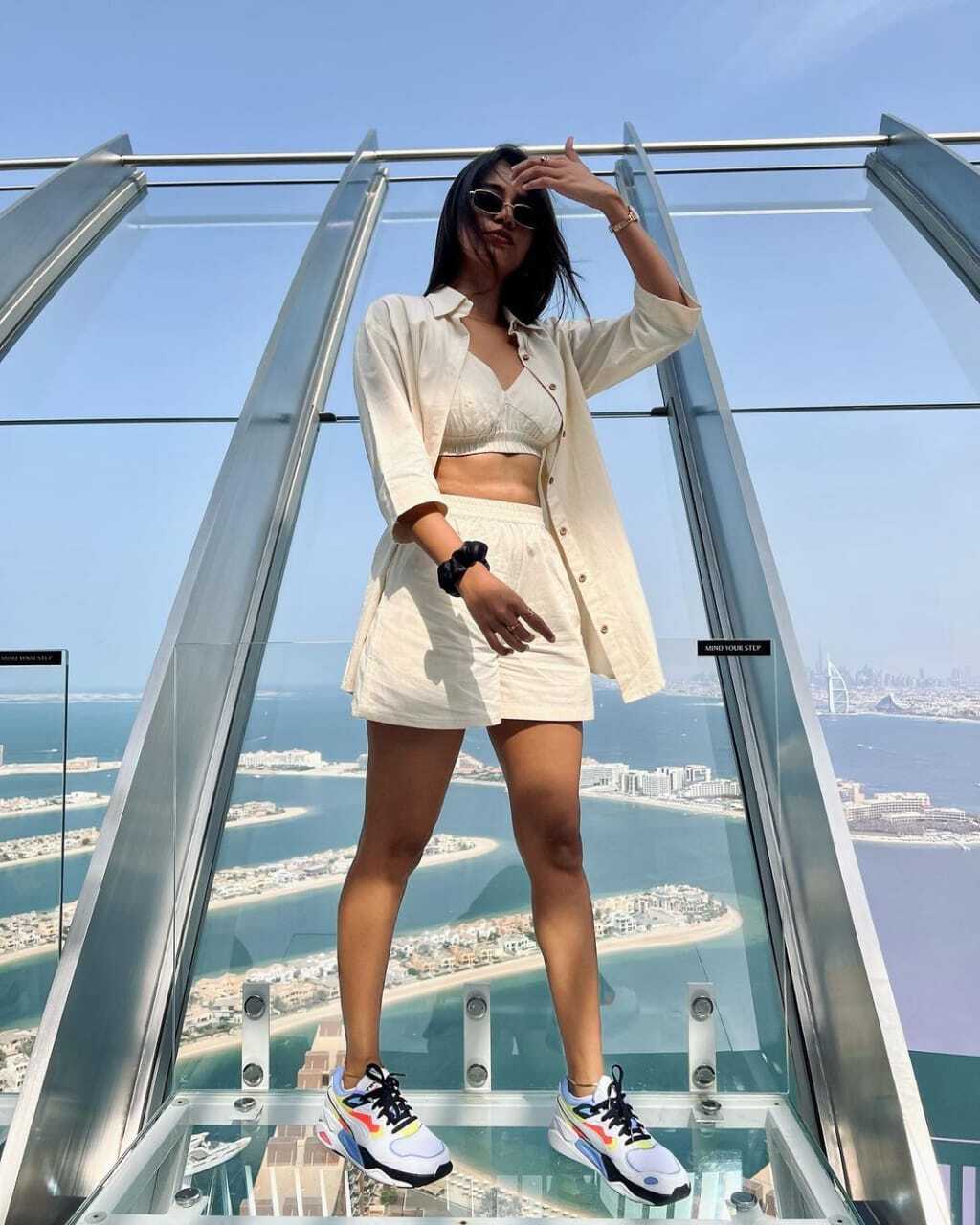 photos : சைடு போஸில் தெறிக்கவிடும் அழகு! நடிகை வின்சு ரேச்சல் ஸ்டன்னிங் ...