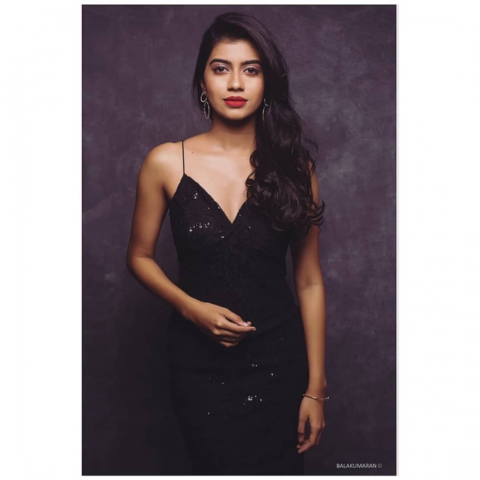 photos : சைடு போஸில் தெறிக்கவிடும் அழகு! நடிகை வின்சு ரேச்சல் ஸ்டன்னிங் ...