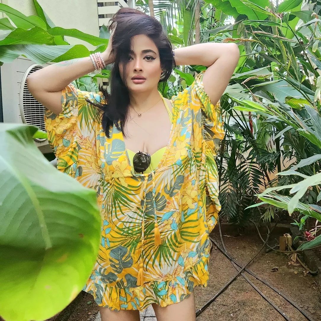 PHOTOS : கண்ணாடி வைக்கிற இடமா அது? பிகினியில் ஏங்கவைக்கும் கிரணின் கலக்கல் போட்டோஸ்.. | Stunning ...