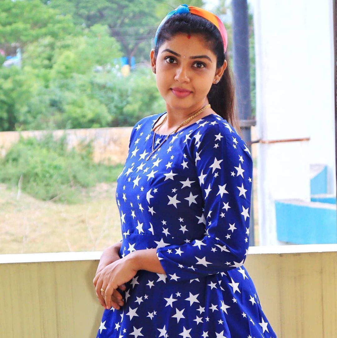 PHOTOS : ஸ்லீவ்லெஸ் உடையில்.. சீரியல் நடிகை ஹேமாவின் லேட்டஸ்ட் ...