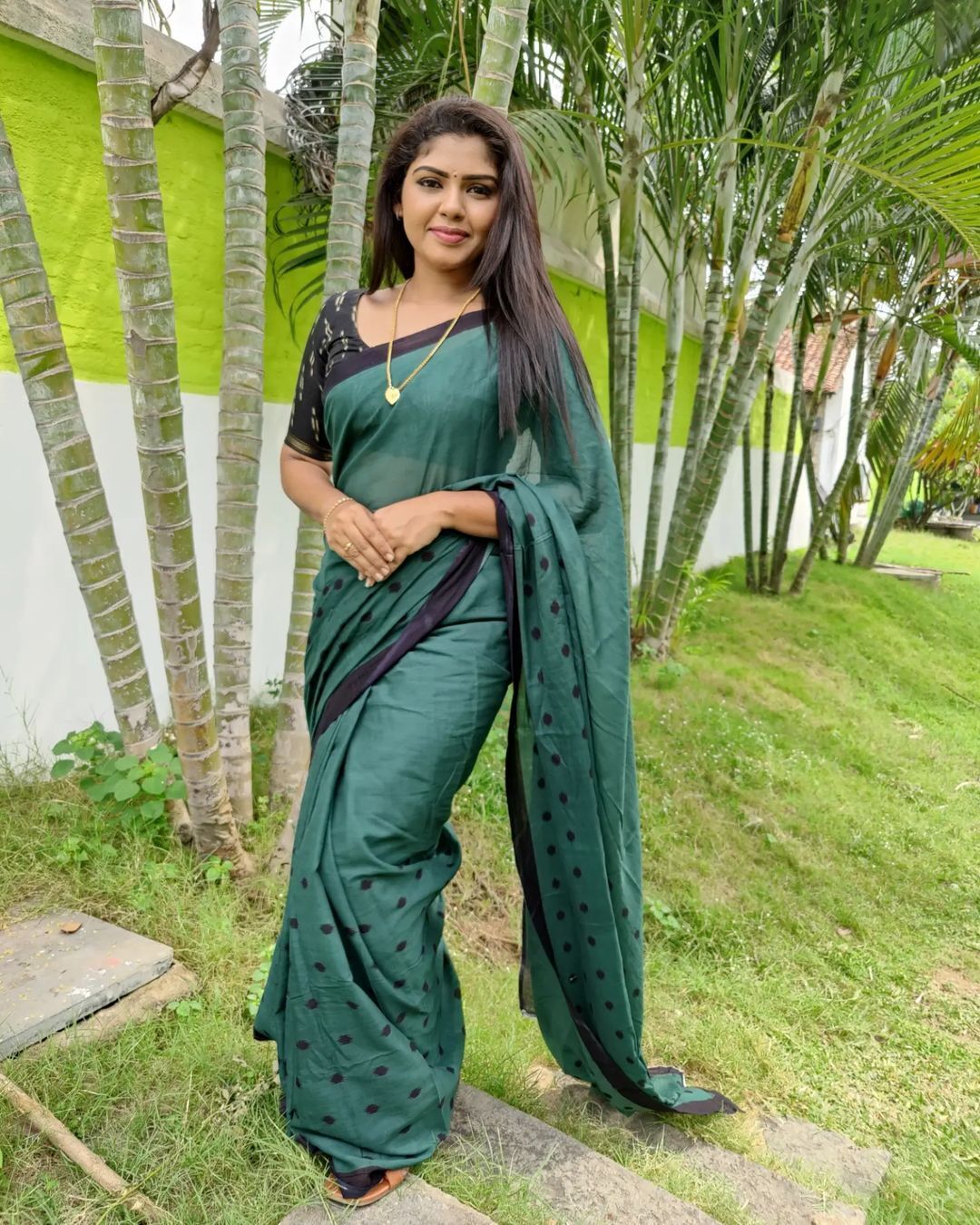 PHOTOS : ஸ்லீவ்லெஸ் உடையில்.. சீரியல் நடிகை ஹேமாவின் லேட்டஸ்ட் ...