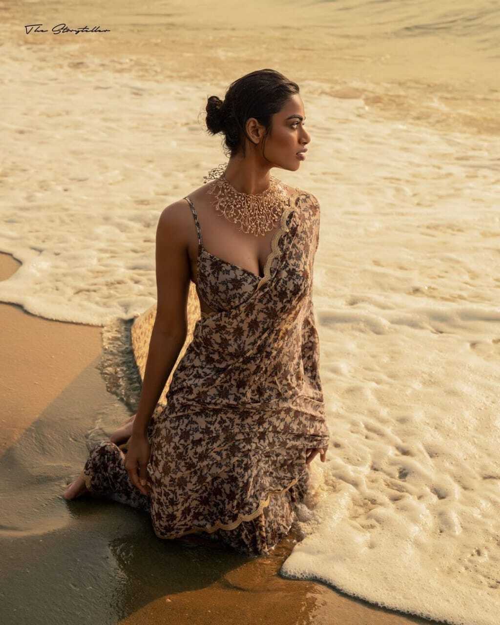 photos : ரெட் டாப்பில் இளசுகளை கிறங்கவிட்ட பிரீத்தி கரன்.. ஸ்டன்னிங் ...