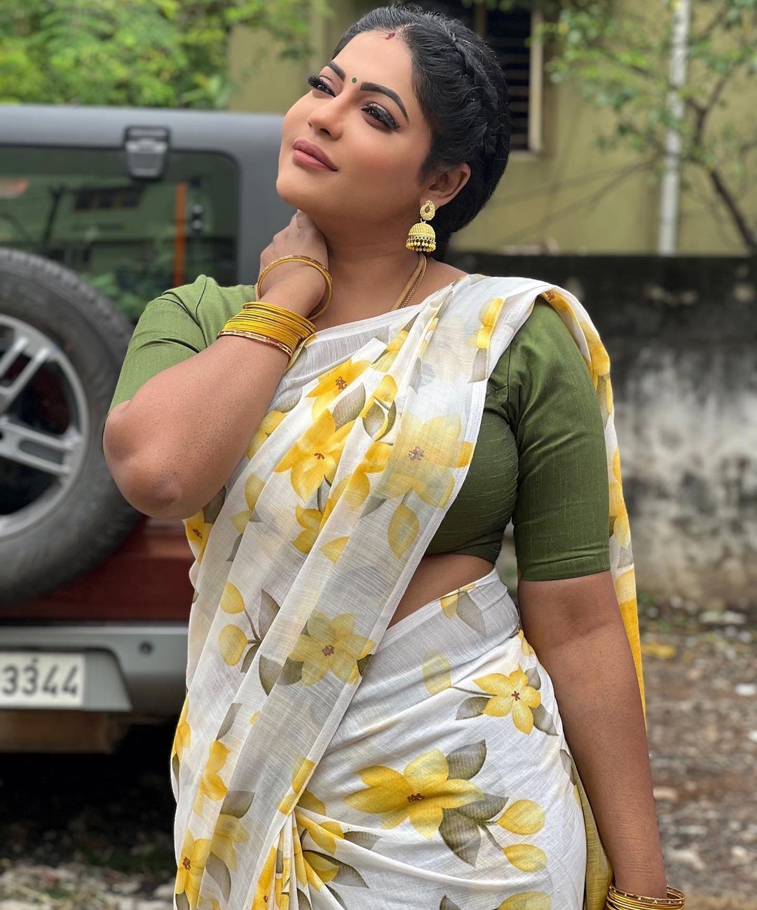 PHOTOS : செதுக்கி வச்ச சிலையாய்.. இளசுகளை சுண்டியிழுக்கும் ரேஷ்மாவின் ...