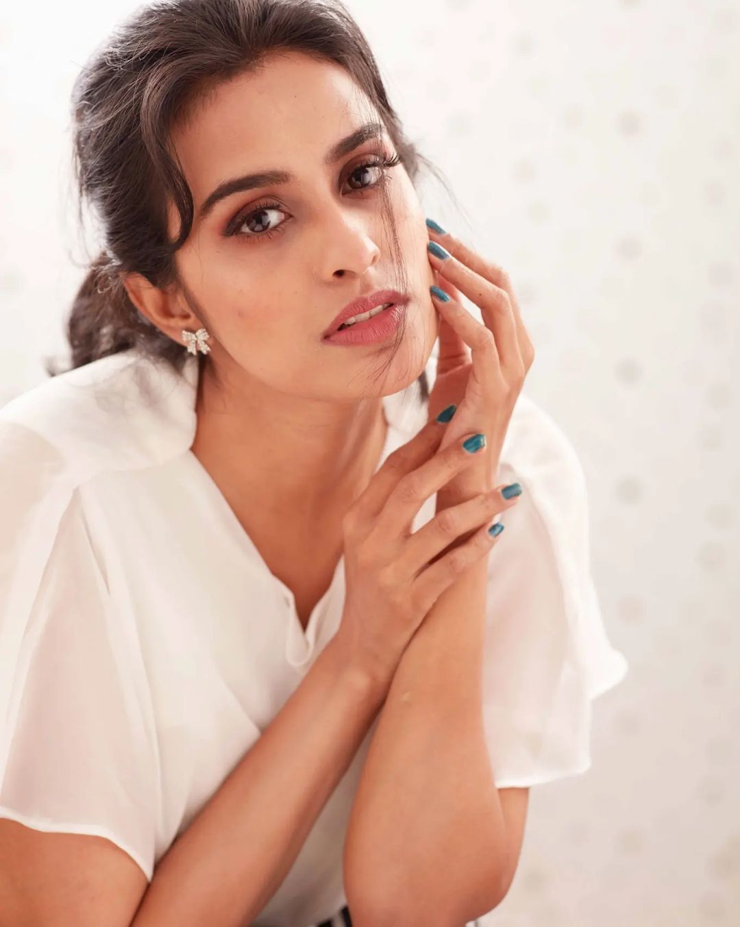 photos : பூச்சூடி, வெட்கத்தால் ரசிகர்களை ஈர்த்த ஹன்னா ரெஜி ...