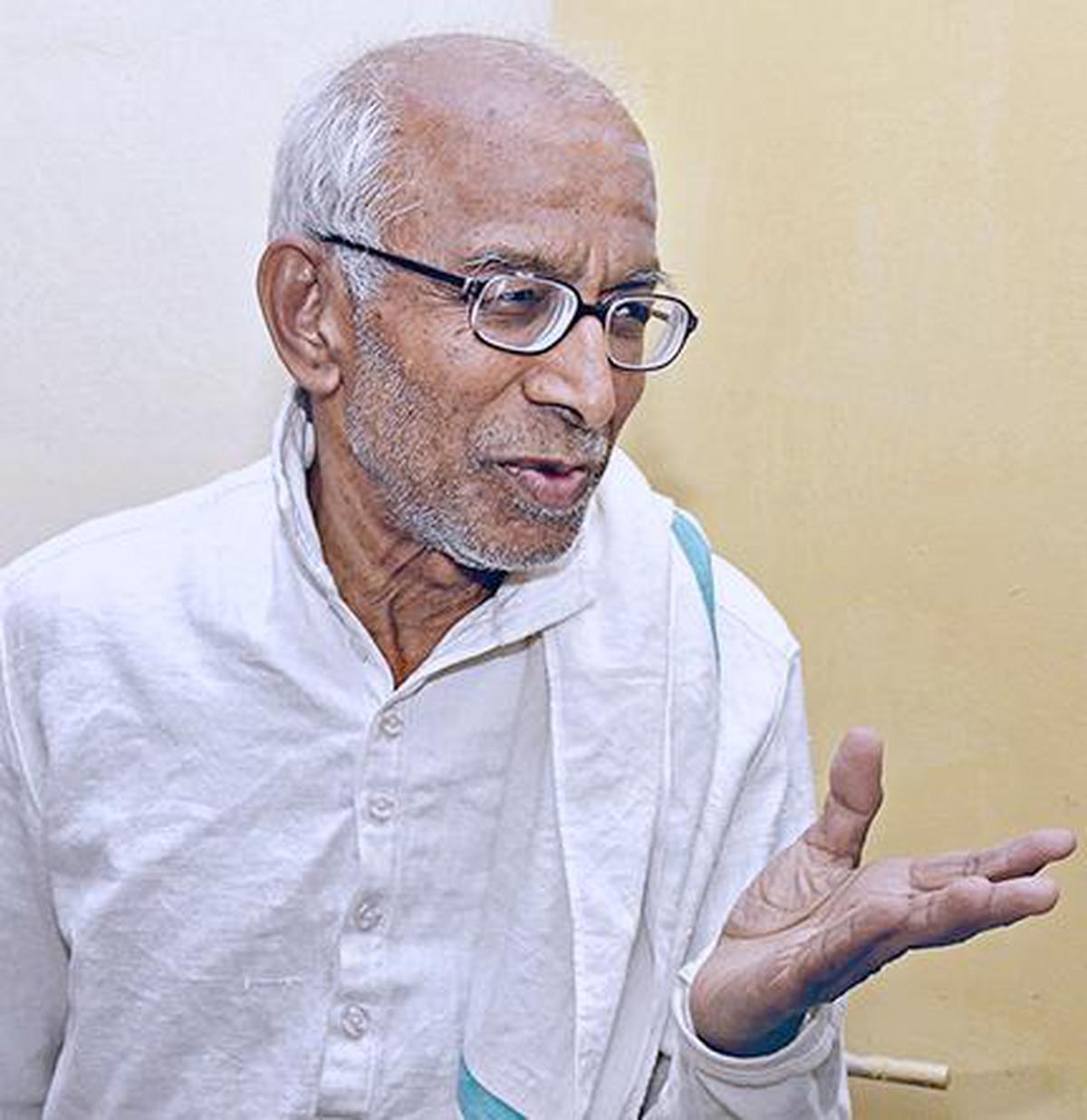 Sri Siddheshwar Swamiji: Know All About Walking 'God' of North Karnataka - Oneindia