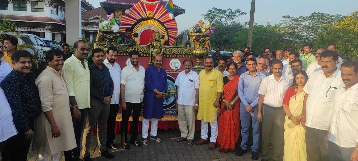 ಉಡುಪಿ ರಜತ ಮಹೋತ್ಸವ ರಥಕ್ಕೆ ಚಾಲನೆ | Udupi Rajatha Mahotsava Ratha Launched ...