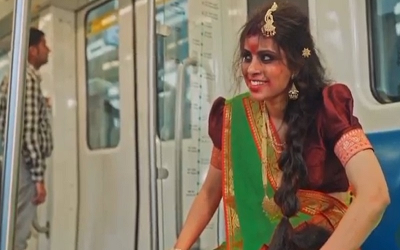 नोएडा मेट्रो में मंजुलिका बन सबको डराने वाली प्रिया गुप्ता कौन हैं ...