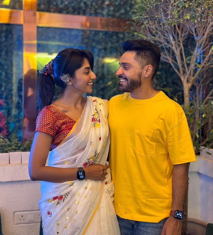 কালো পোশাকে গ্ল্যামারাস হয়ে উঠেছেন গৌরব ঘরণী, দেবলীনার ছবি দেখে ...