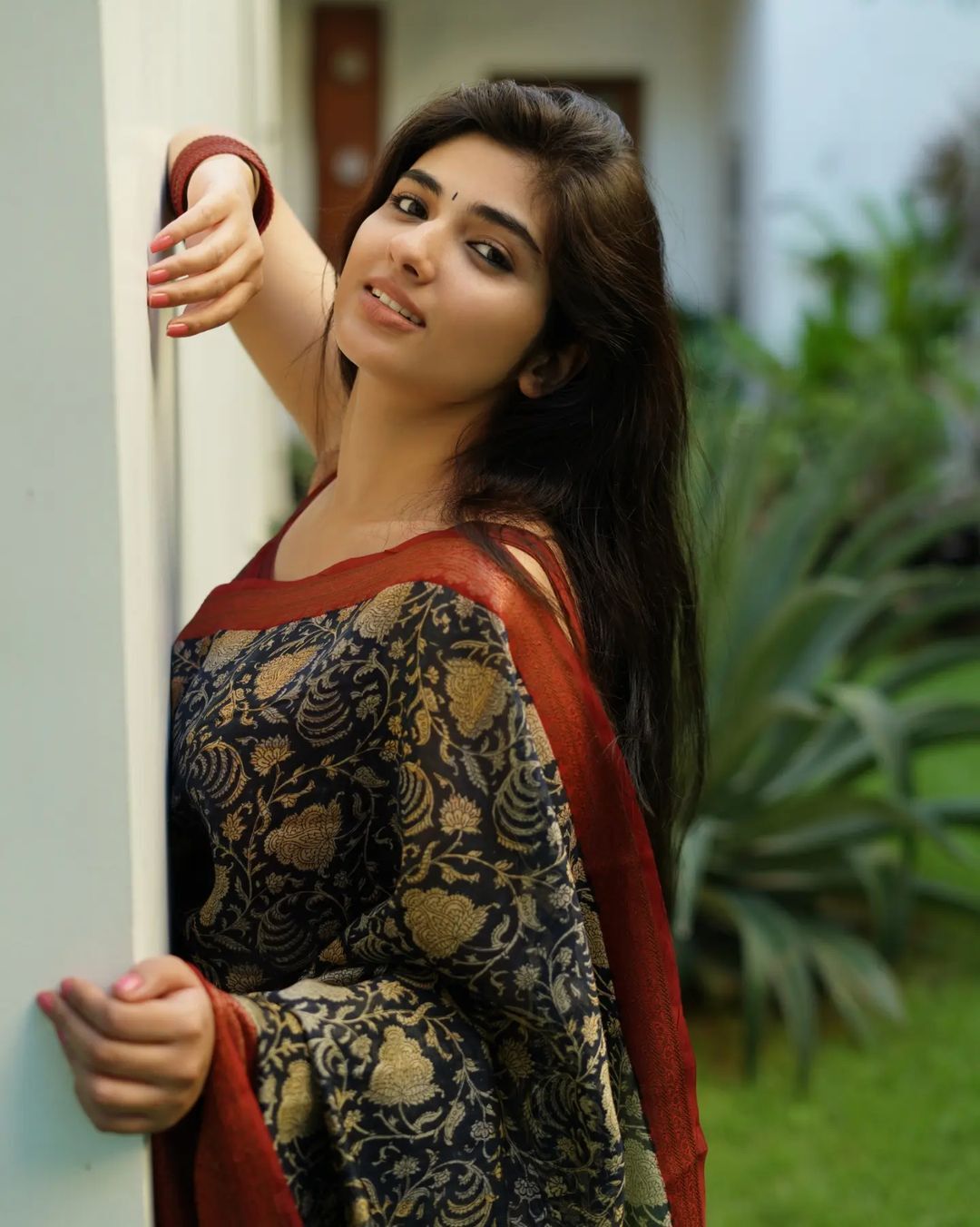 వయ్యారాలతో ఊరించేస్తున్న ప్రగ్యా నగ్రా.. చెన్నై చిన్నది ఫుల్ జోరులో ఉందిలే..! | Actress Pragya ...