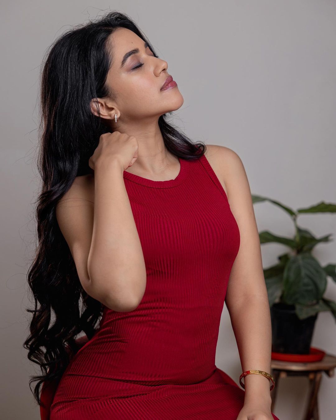 కోర చూపులతో కాక పుట్టిస్తున్న మిర్నాలిని రవి. | Actress Mirnalini Ravi ...