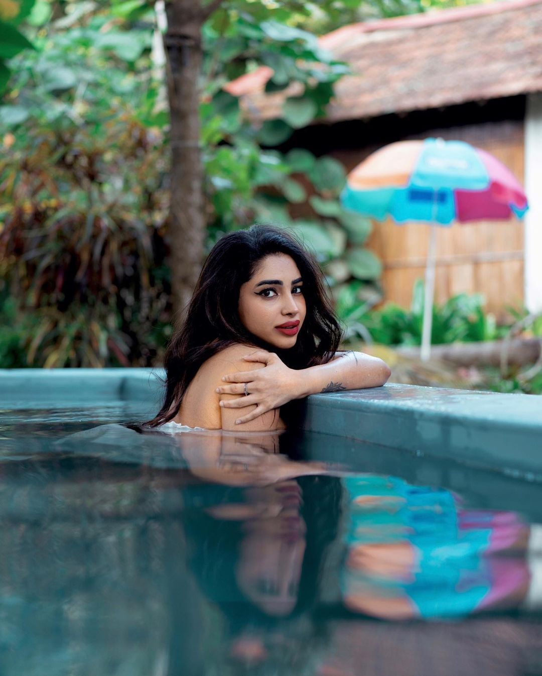 Ameya Mathew: സാമ്പത്തികമാന്ദ്യം + വിലകയറ്റം... തല തണുപ്പിക്കാൻ പൂളിൽ... ഗ്ലാമർ ചിത്രങ്ങളുമായി ...