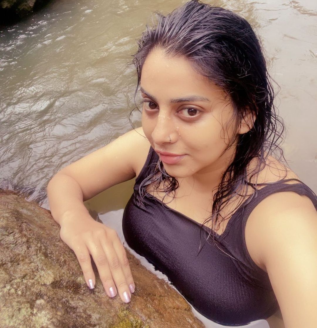 Anna Rajan: സാരിയിൽ ഗ്ലാമറസ് ലുക്കിൽ അന്ന രാജൻ... നടിയുടെ പുത്തൻ മേക്കോവർ ഏറ്റെടുത്ത് സോഷ്യ ...