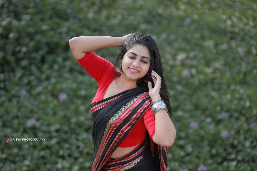 Ankhitha Vinod:സൂപ്പർ ഗ്ലാമറസ് ലുക്കിൽ അങ്കിത വിനോദ്... മിനിസ്ക്രീ ...