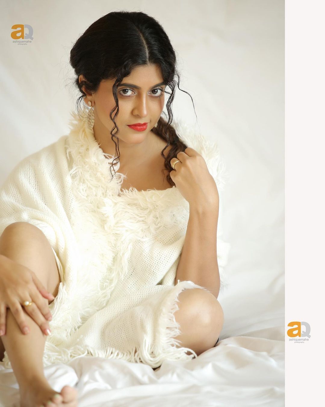 Resna Pavithran: റെഡിൽ ഹോട്ട് ലുക്കിൽ രസ്ന പവിത്രൻ... വാലന്റൈൻസ് ഡേ ദിനങ്ങളിൽ സ്റ്റൈലിഷായി നടി ...