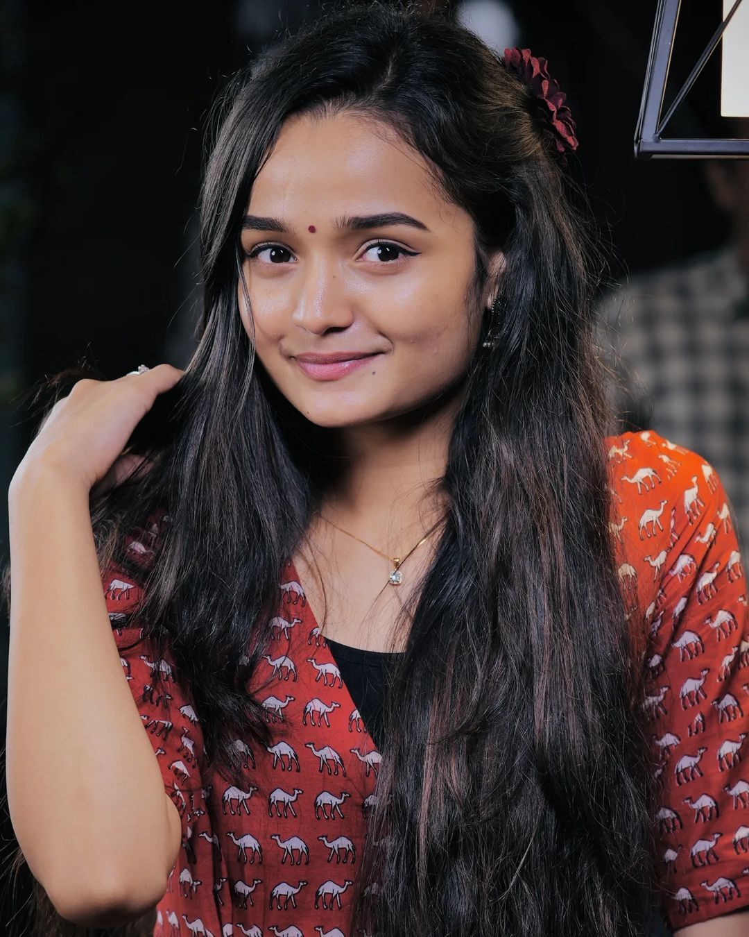 Meenakshi Anoop: ഭാവിയിലെ നായിക... വെസ്റ്റേൺ ഔട്ട്ഫിറ്റിൽ മോഡേണായി ...