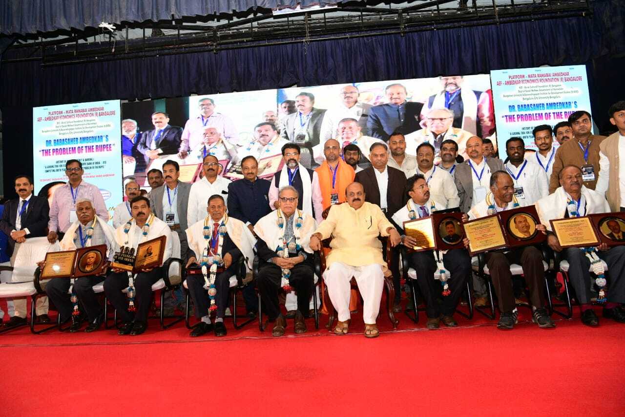 ವಿಧಾನಸೌಧದ ಆವರಣದಲ್ಲಿ ಕೆ.ಸಿ ರೆಡ್ಡಿ ಅವರ ಕಂಚಿನ ಪ್ರತಿಮೆಯನ್ನು ಅನಾವರಣಗೊಳಿಸಿದ ...