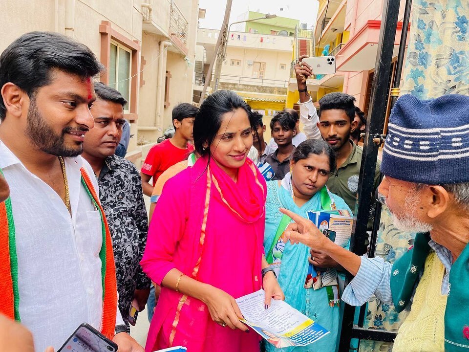 ಆರ್. ಆರ್. ನಗರದಲ್ಲಿ ಕುಸುಮಾ ಹನುಮಂತರಾಯಪ್ಪ ಮನೆ-ಮನೆ ಭೇಟಿ | House To House ...