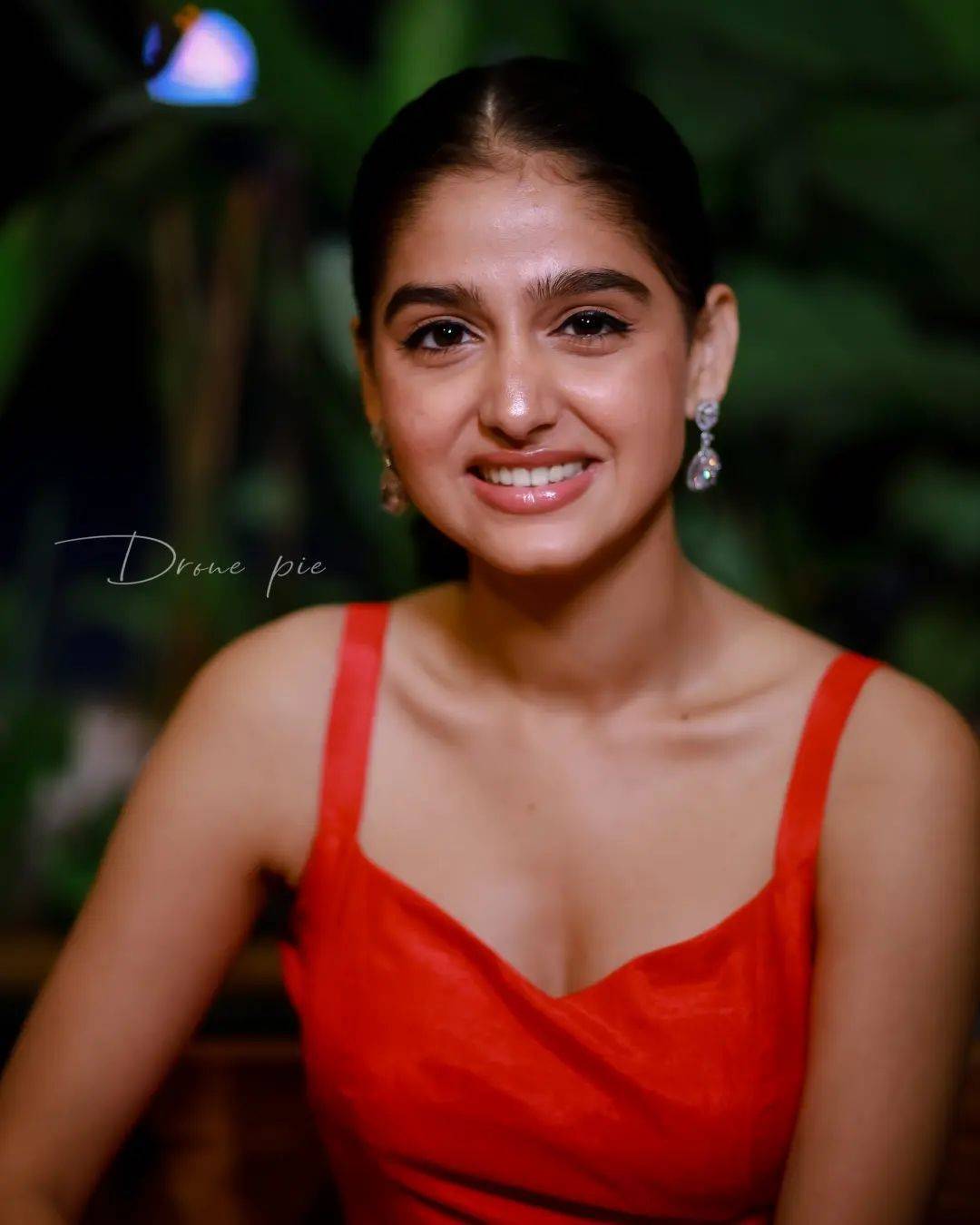 Anaswara Rajan: പ്രണയ ദിനത്തിൽ ഗ്ലാമറസ് ലുക്കിൽ അനശ്വര രാജൻ... ഇ ...