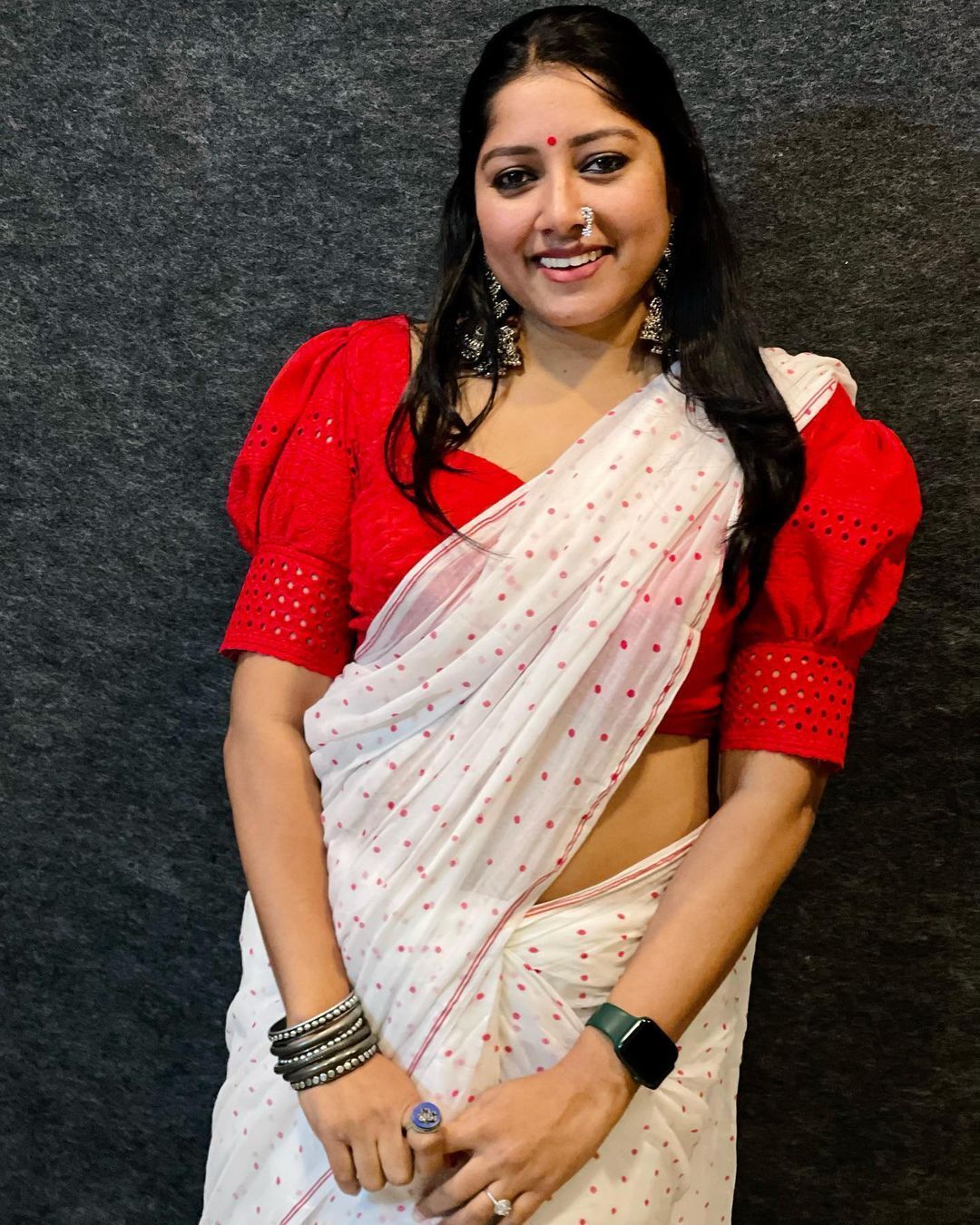 Anumol: പച്ചയിൽ സൂപ്പർ ലുക്കിൽ അനുമോൾ... ഇൻസ്റ്റാഗ്രാമിൽ തരംഗമായി ...