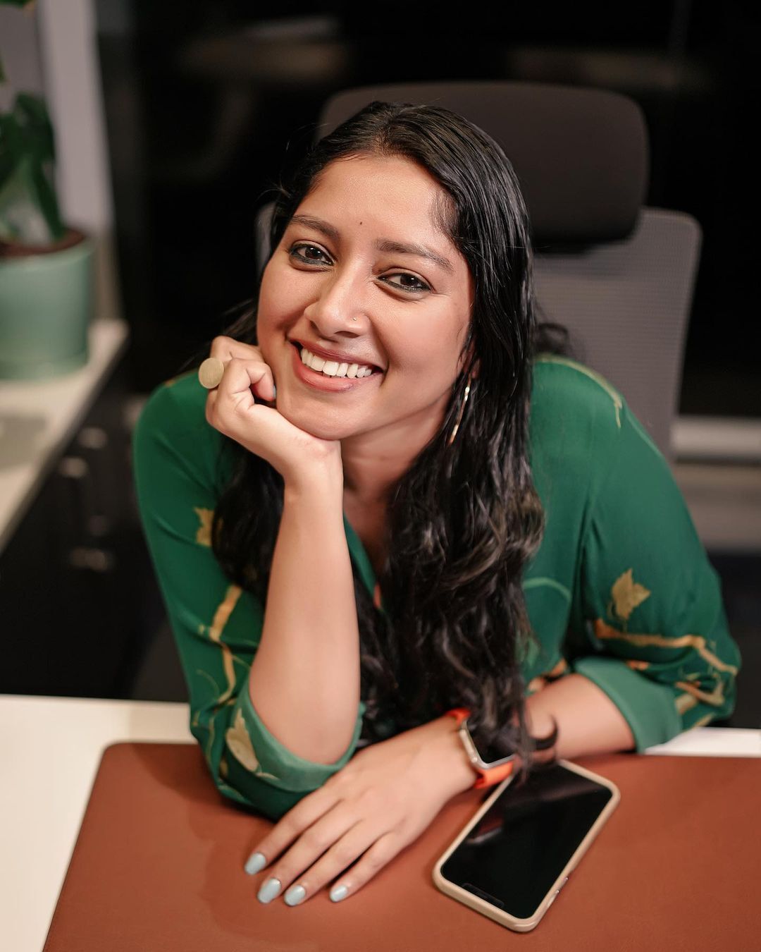 Anumol: പച്ചയിൽ സൂപ്പർ ലുക്കിൽ അനുമോൾ... ഇൻസ്റ്റാഗ്രാമിൽ തരംഗമായി ...