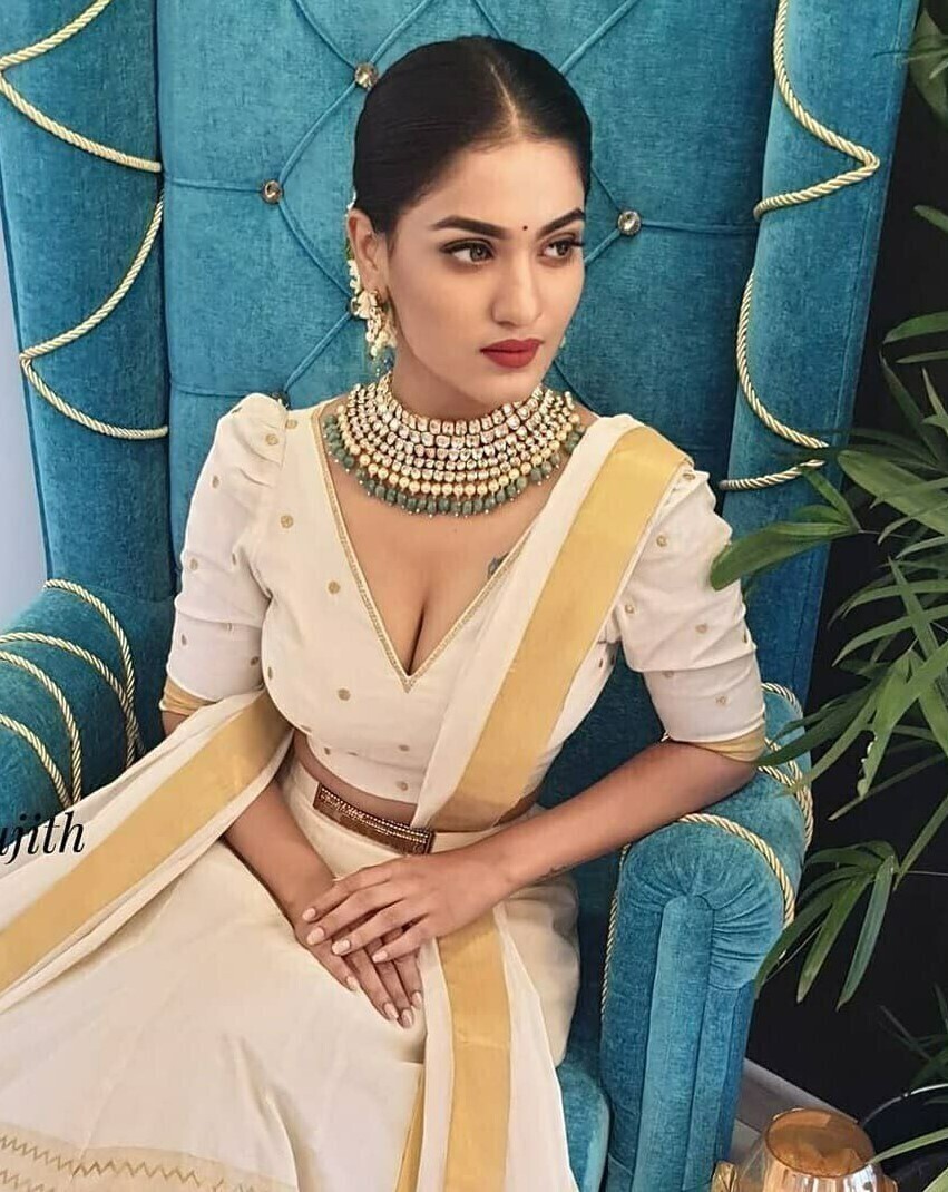 PHOTOS : பிகினி உடையில்.. அசத்தல் போஸ் கொடுத்த சானியா ஐயப்பன்.. | Stunning Bikini Photos Of ...