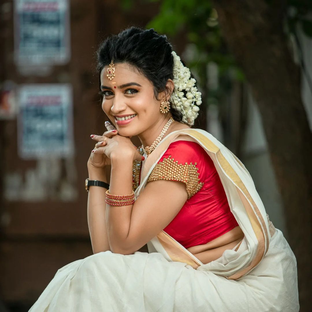 photos : விஜய் டிவி மலர் டீச்சரா இவங்க.. நடிகை சங்கீதாவின் க்யூட்டான போட்டோஸ் இதோ! | Actress Vj ...