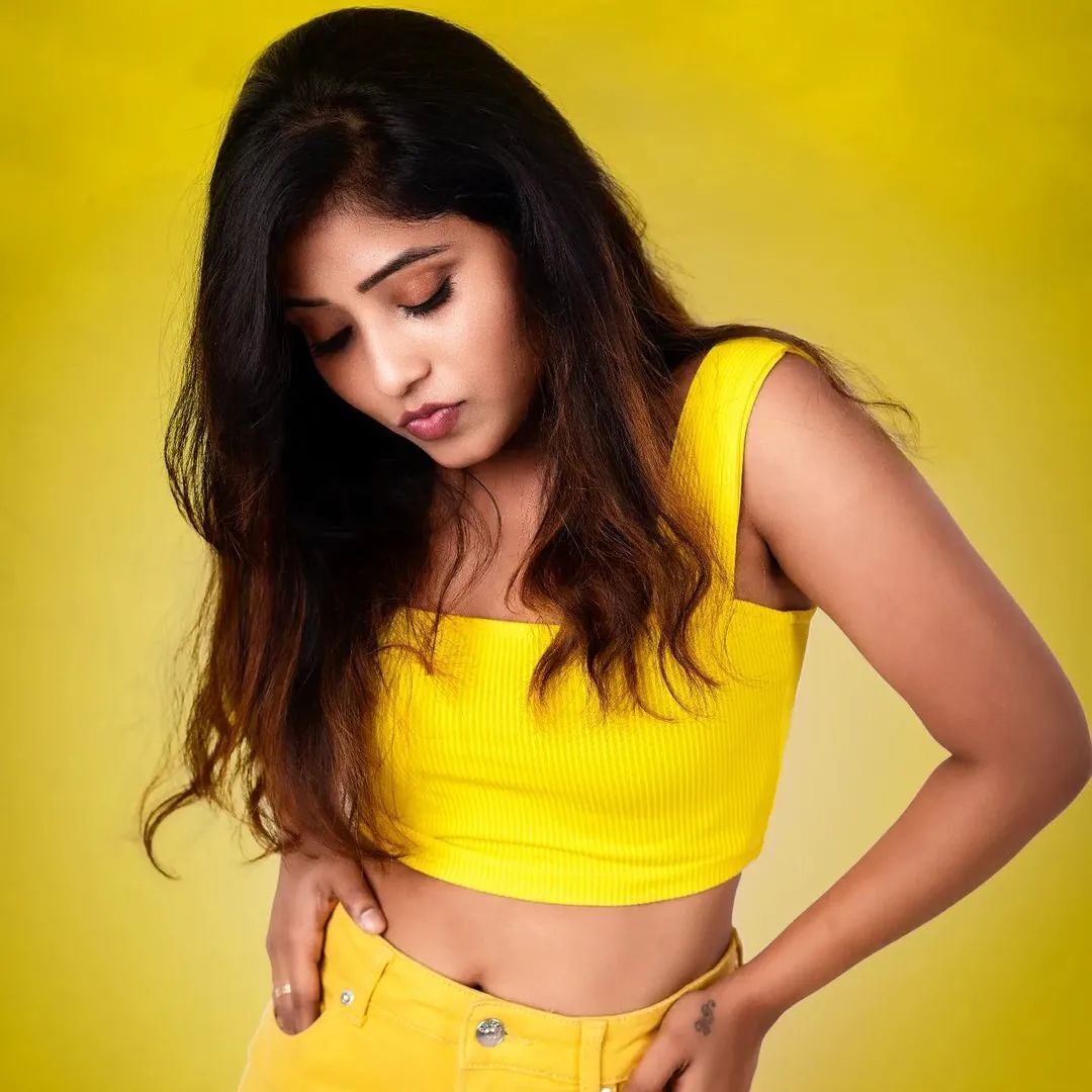 photos : கருப்பு கலர் புடவையில் சொக்கவைக்கும் அழகு.. நடிகை கிரஸ்டென் ...