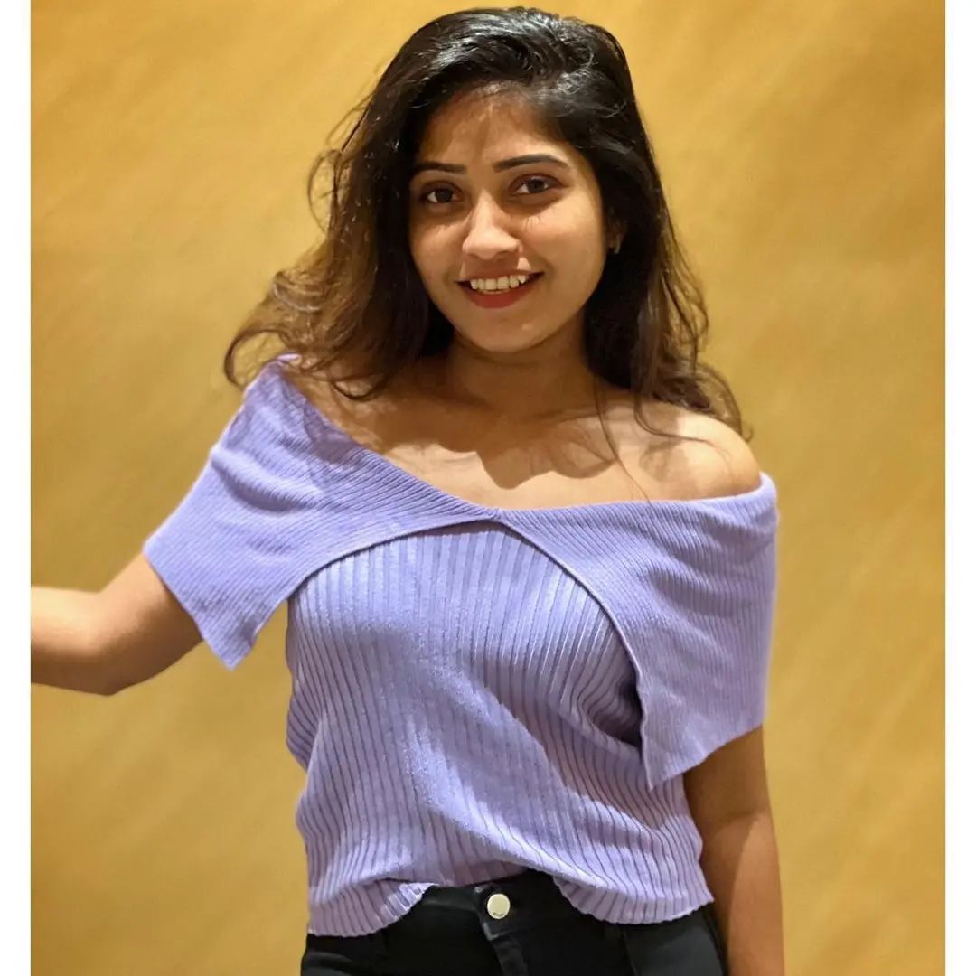 photos : கருப்பு கலர் புடவையில் சொக்கவைக்கும் அழகு.. நடிகை கிரஸ்டென் ...