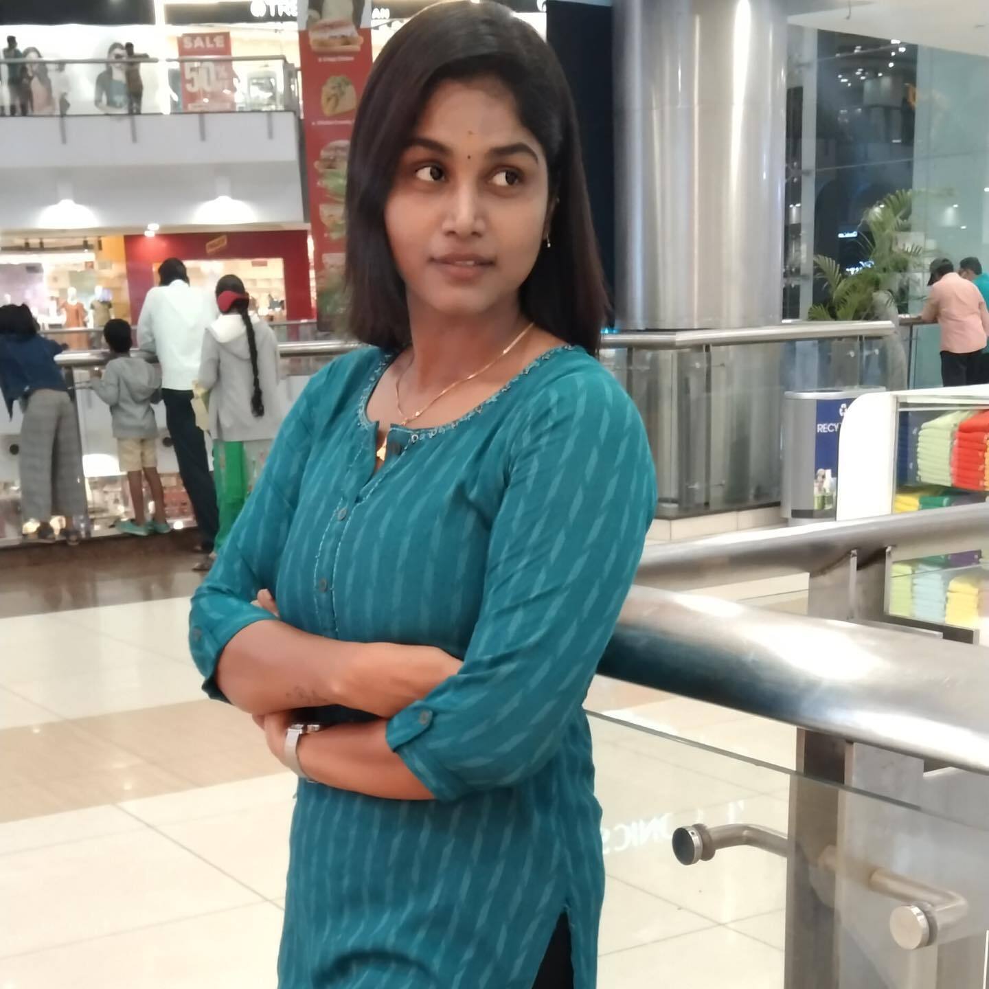 PHOTOS : ரோஜாவை தாலாட்டும் தென்றல்.. விஜய் டிவி ரோஜா ஸ்ரீயின் கலக்கல் போட்டோஸ்.. | Vijay Tv Roja ...