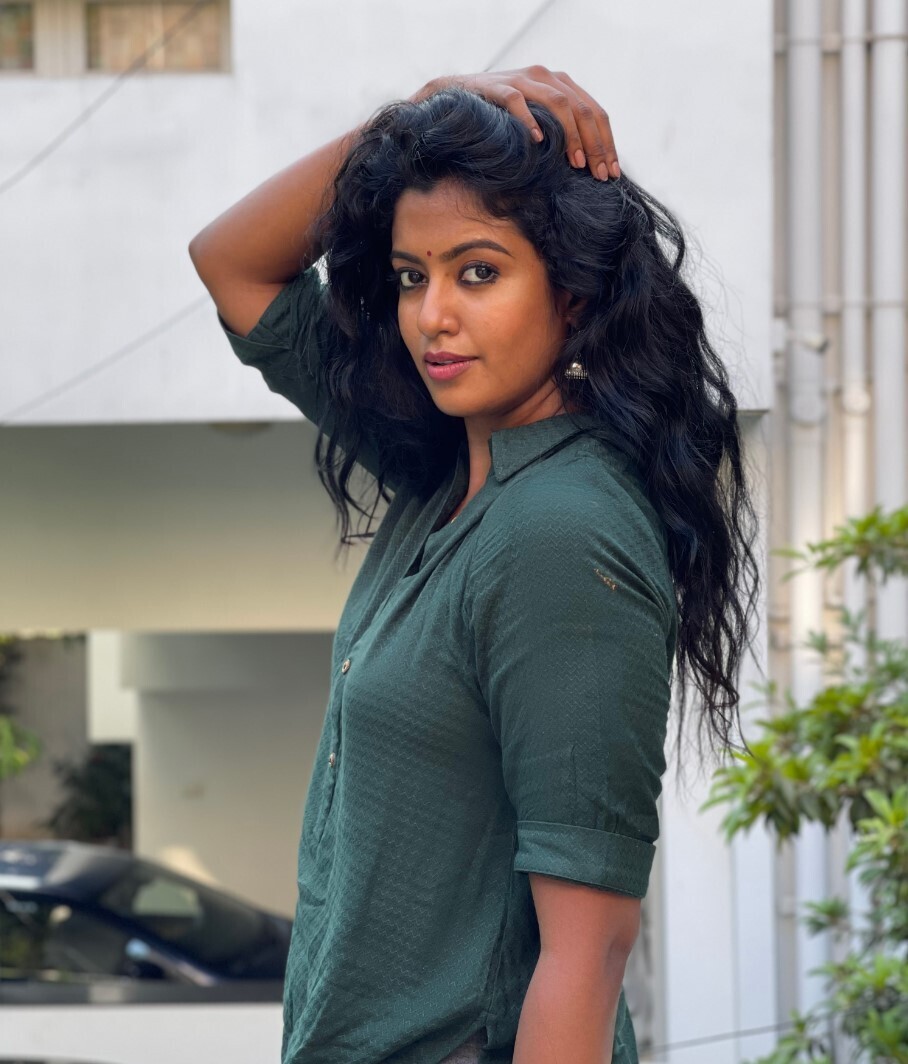 PHOTOS : குலுக்கி வச்ச கோகோ கோலா போல.. சீரியல் நடிகை ரோஷ்னியின் ...