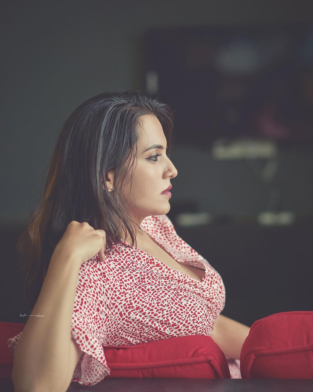 photos : டாப் ஆங்கிளில் தெறிக்கவிடும் அழகு.. நடிகை ரிது நாதனியின் வேற ...